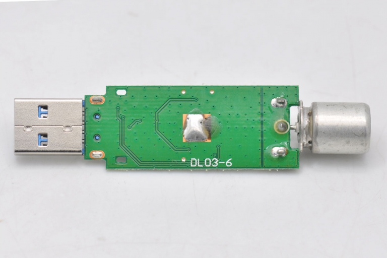 拆解个USB3.0的DVB-T Rafael Micro R842数字电视棒NTSC/PAL/SECAM and DVB-T/T2/C ...