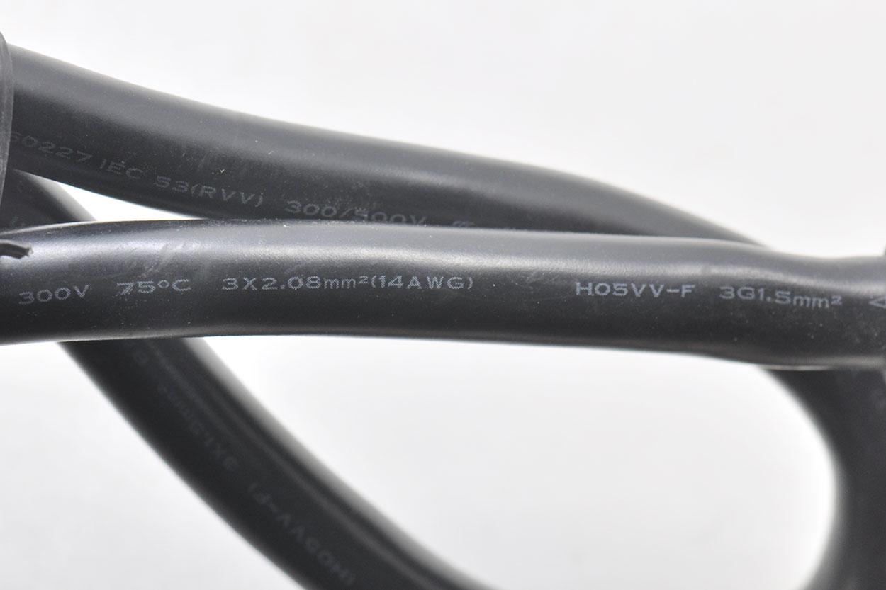 新到货散装施耐德 APC电源线 可锁定型 C19至C20 0.6米长机柜线 AP8712S 14AWG Cable de ...